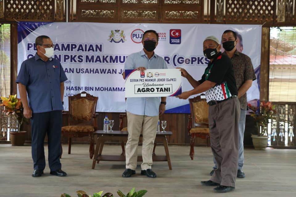 Penyampaian GePKS telah disempurnakan oleh YAB Dato' Haji Hasni bin ...