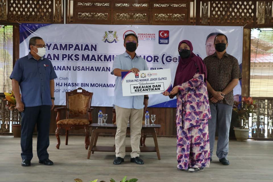 Penyampaian GePKS telah disempurnakan oleh YAB Dato' Haji Hasni bin ...