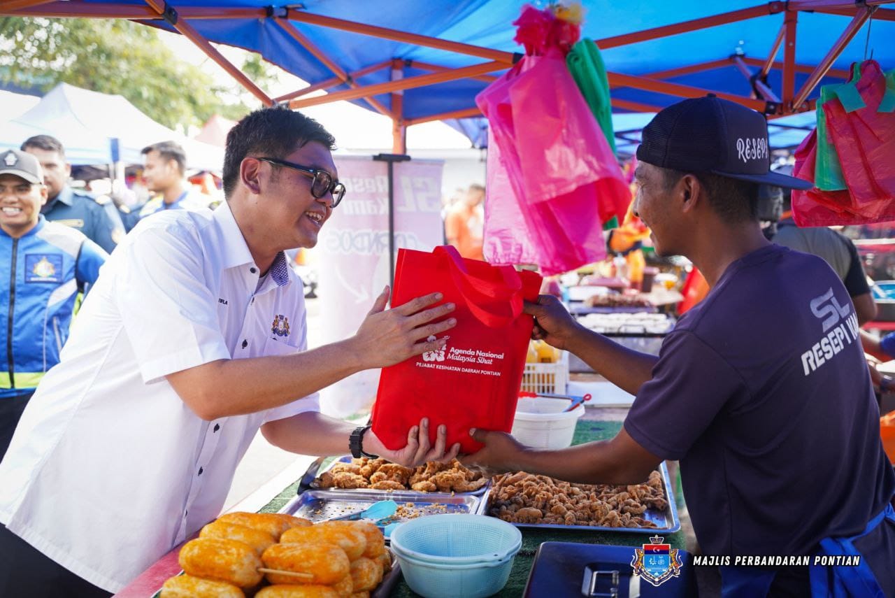 LAWATAN PEMANTAUAN YANG DIPERTUA MAJLIS PERBANDARAN PONTIAN KE BAZAR ...