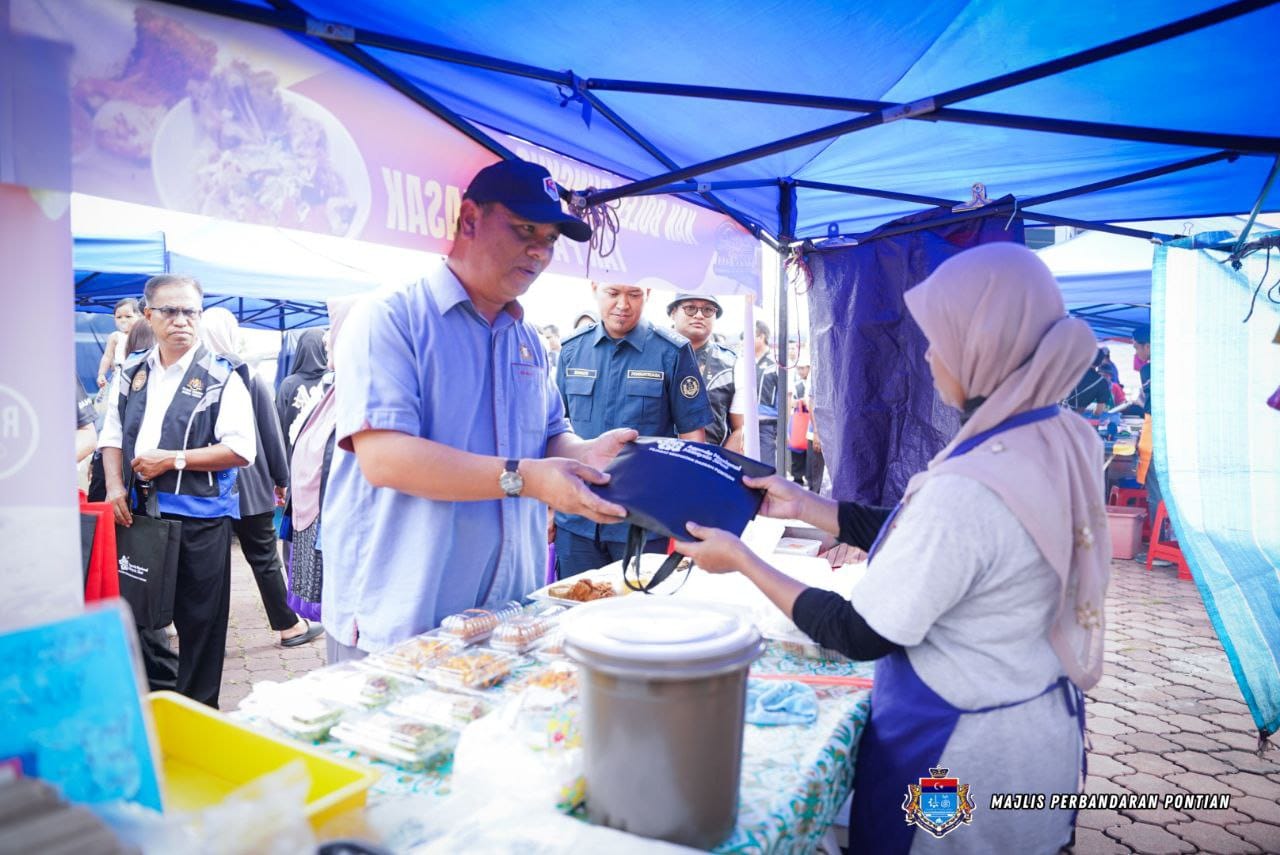 LAWATAN PEMANTAUAN YANG DIPERTUA MAJLIS PERBANDARAN PONTIAN KE BAZAR ...