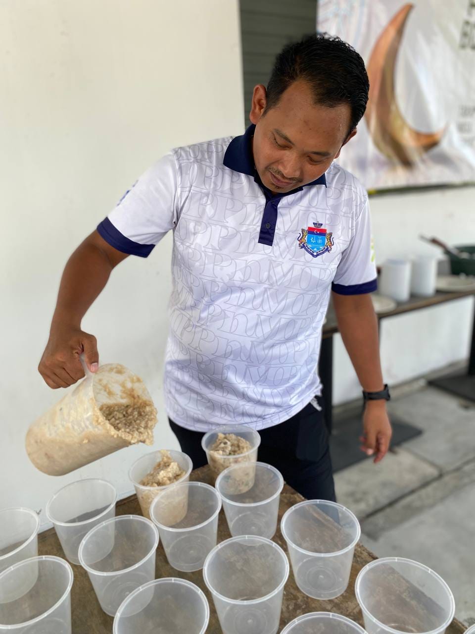PONTIAN DI HATIKU ZON BENUT A : PROGRAM MEMASAK DAN MENGEDAR BUBUR ...