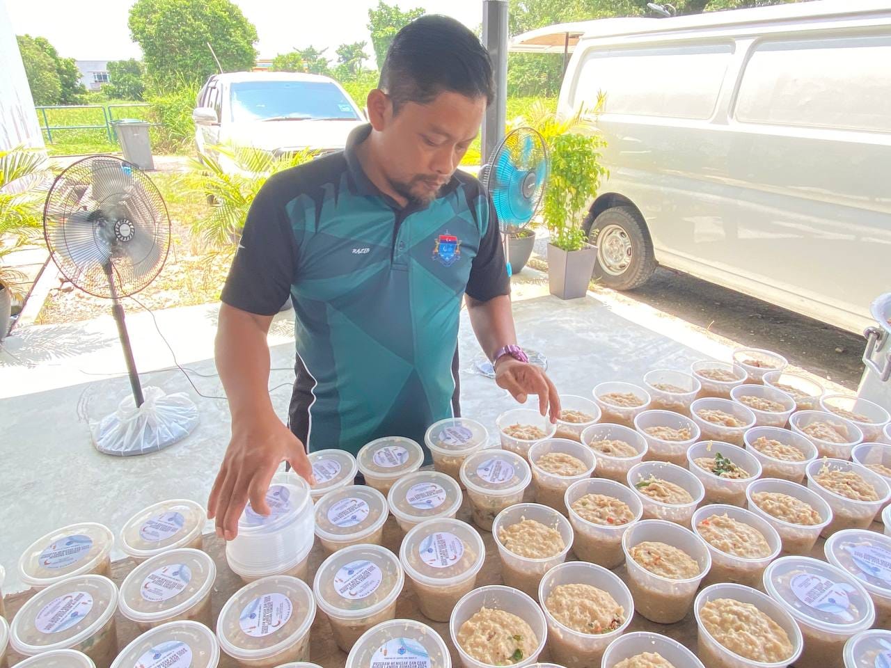 PONTIAN DI HATIKU ZON BENUT A : PROGRAM MEMASAK DAN MENGEDAR BUBUR ...